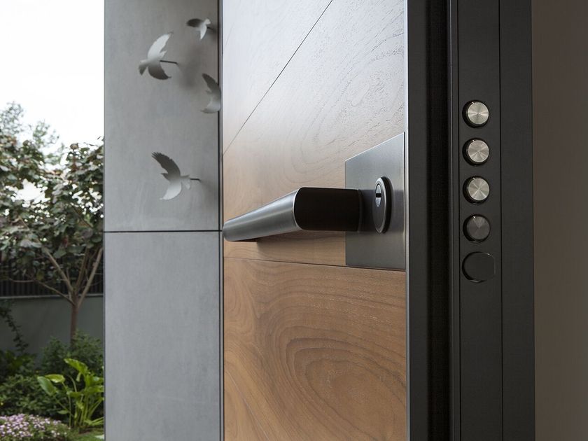 SYNUA Entry door By OIKOS VENEZIA