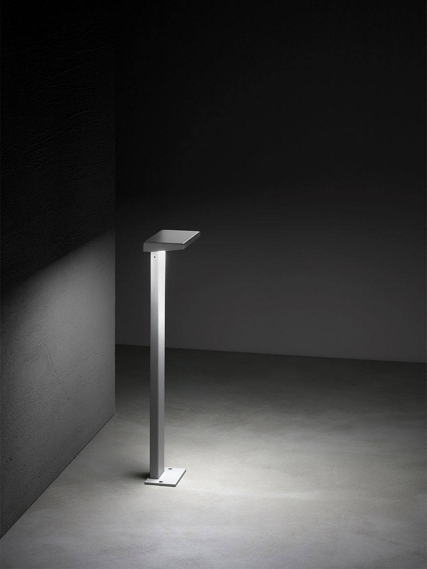 LED powder coated aluminium bollard light OPTI-POLE By Linea Light Group