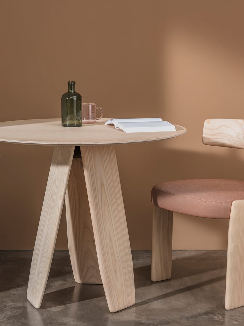 ORU ME6544 / ME6546 Round ash table By Andreu World | design Patricia ...