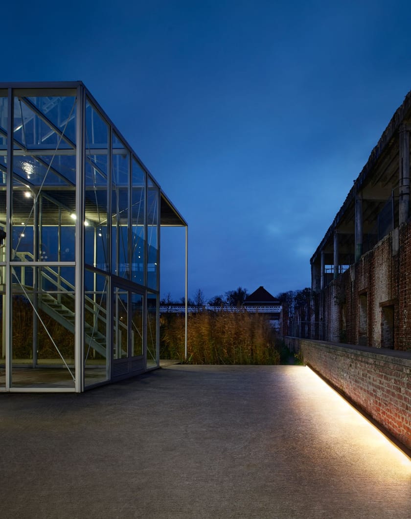 OUTLINER | Outdoor linear profile By Delta Light