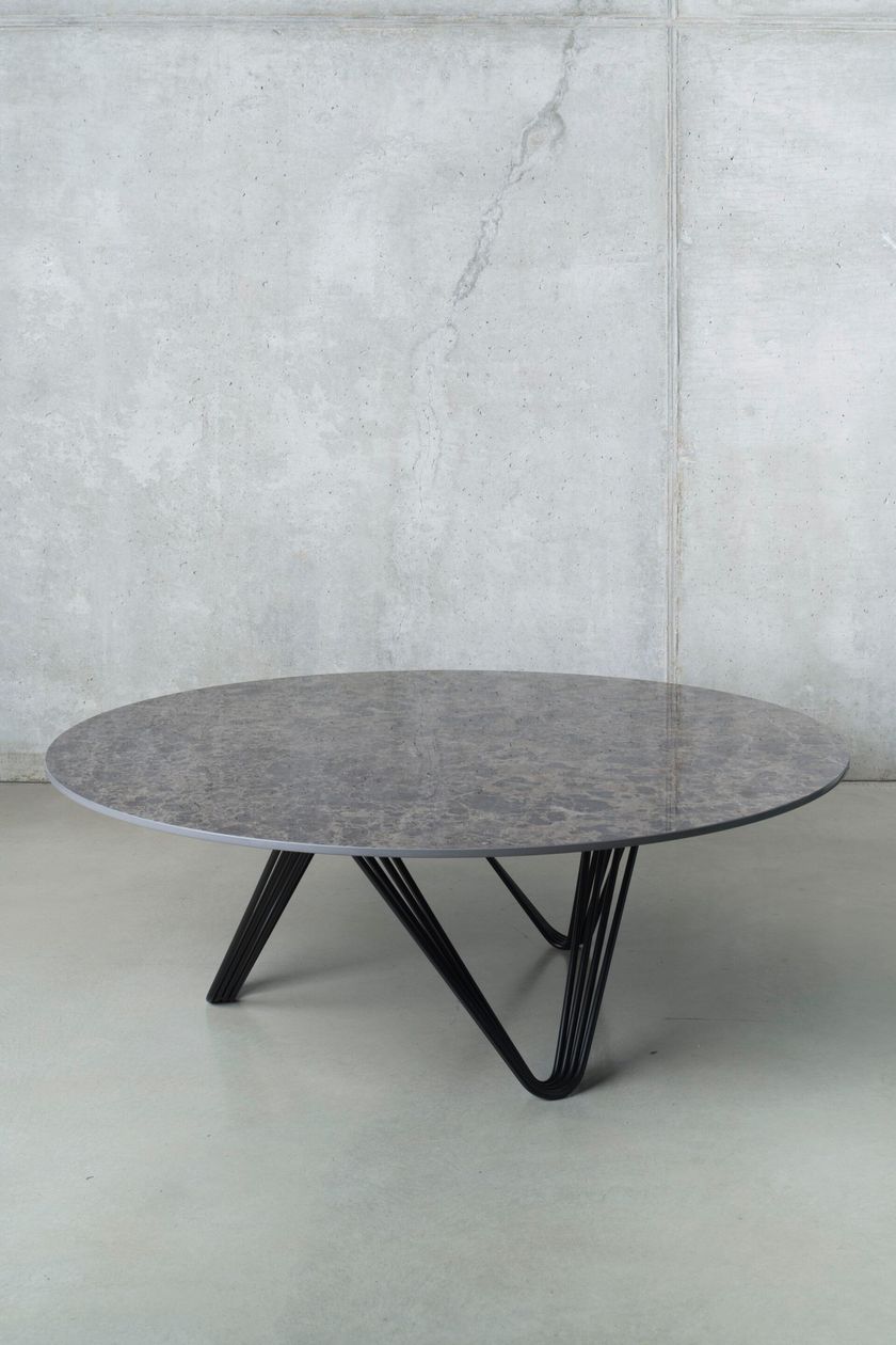 PACEMAKER Round garden side table By OUTOO