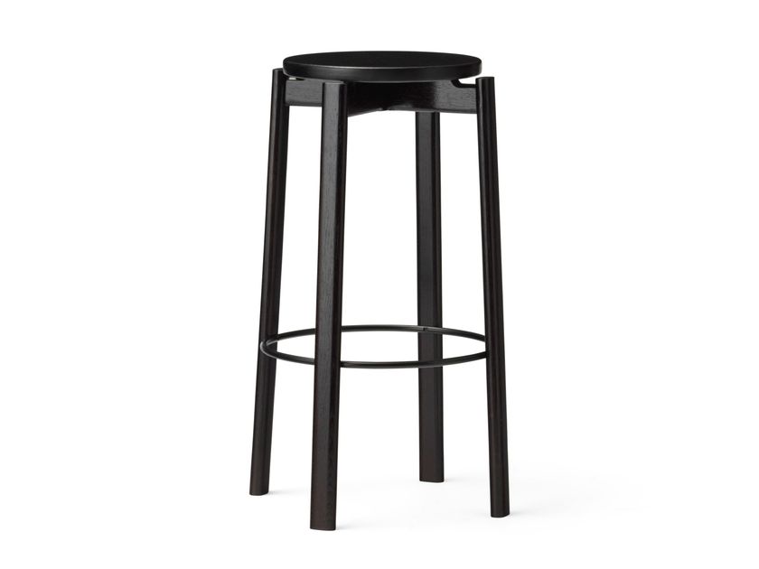 PASSAGE BAR STOOL Sgabello alto impilabile in legno con poggiapiedi By ...