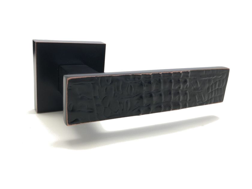 Zamak door handle with brushed finishing PERLA By KATCHMEE
