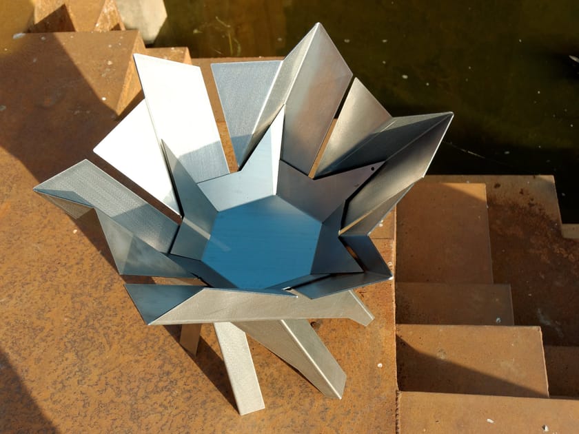 PHOENIX FLOWER | Fire baskets By Arpe studio