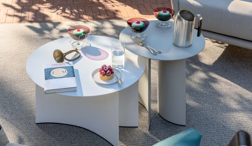 PIERRE Round metal garden side table By Flou | design Studio Contromano