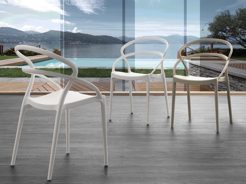 Stackable open back polypropylene chair PILAR By La seggiola