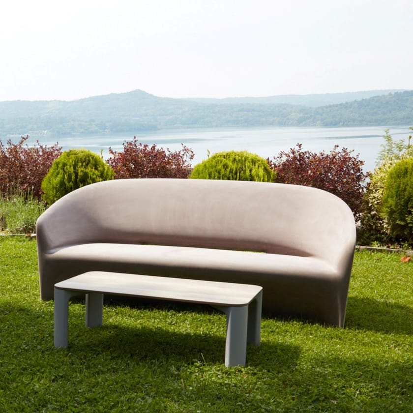 PINE BEACH MOLESKIN Polyethylene garden sofa By Serralunga | design Christophe Pillet