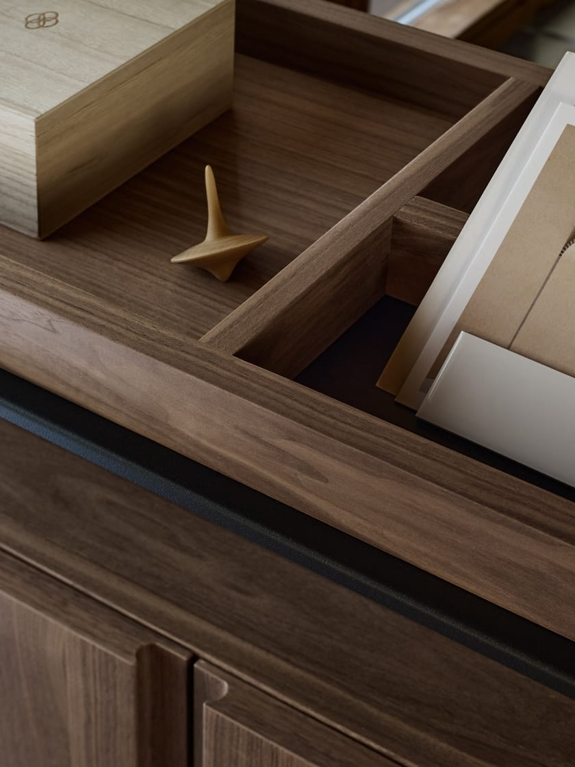 PIRA G2 Floor-ceiling mounted bookcase By String Furniture