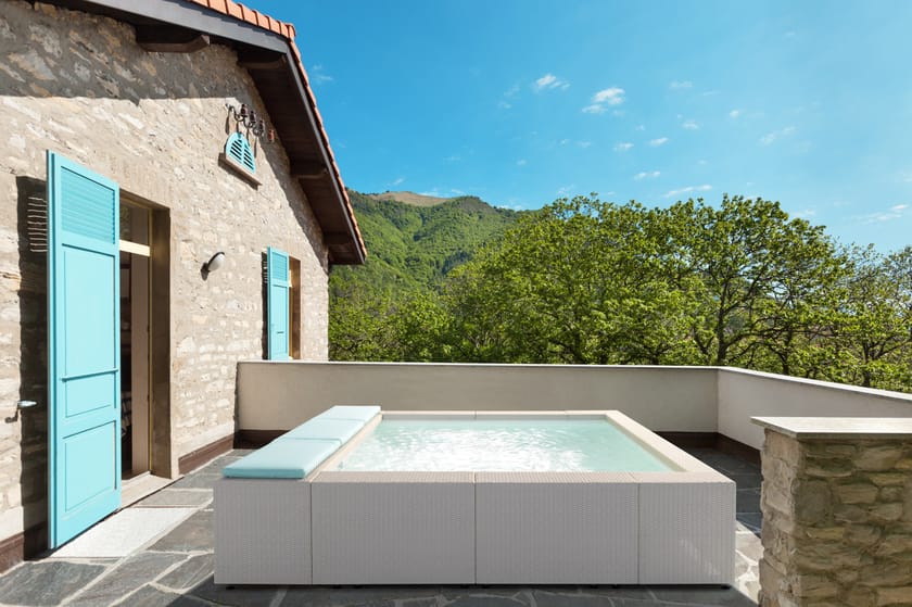 Mini-pool with hydro-massage and heater PLAYA By Piscine Laghetto