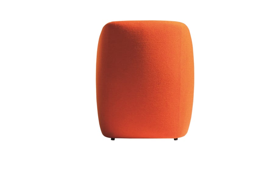 Poltroncina in tessuto con braccioli PLUM 560 Collezione Plum By ...