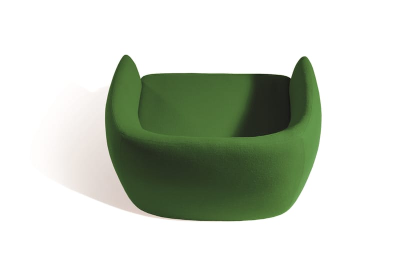 Poltrona in tessuto con braccioli PLUM 565 - Capdell