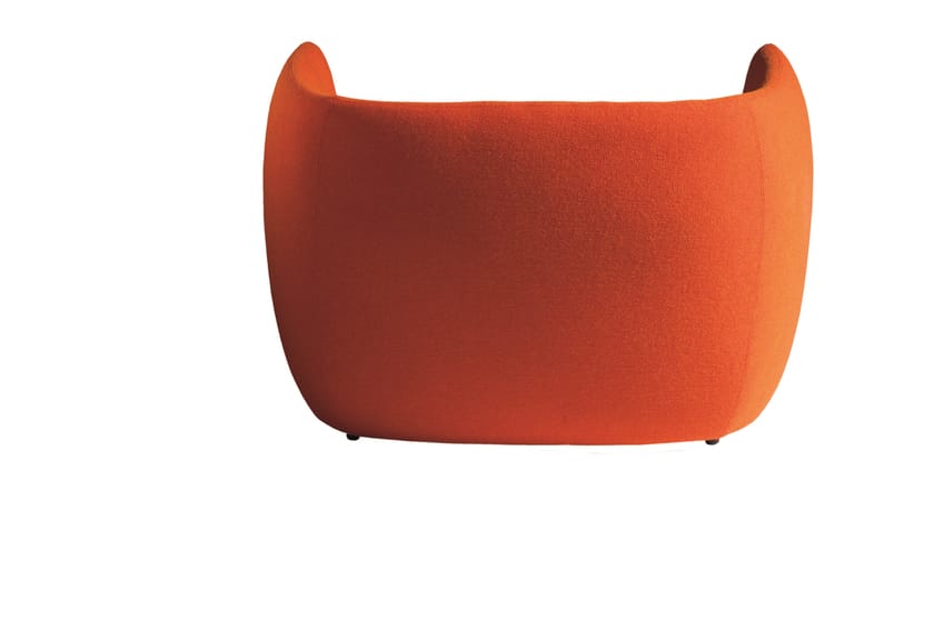 Poltrona in tessuto con braccioli PLUM 565 - Capdell