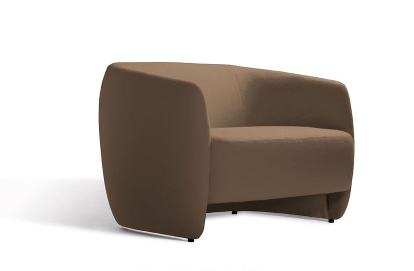 Poltrona in tessuto con braccioli PLUM 565 - Capdell