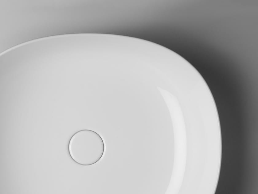 POD Countertop single ceramic washbasin By Valdama | design Prospero Rasulo