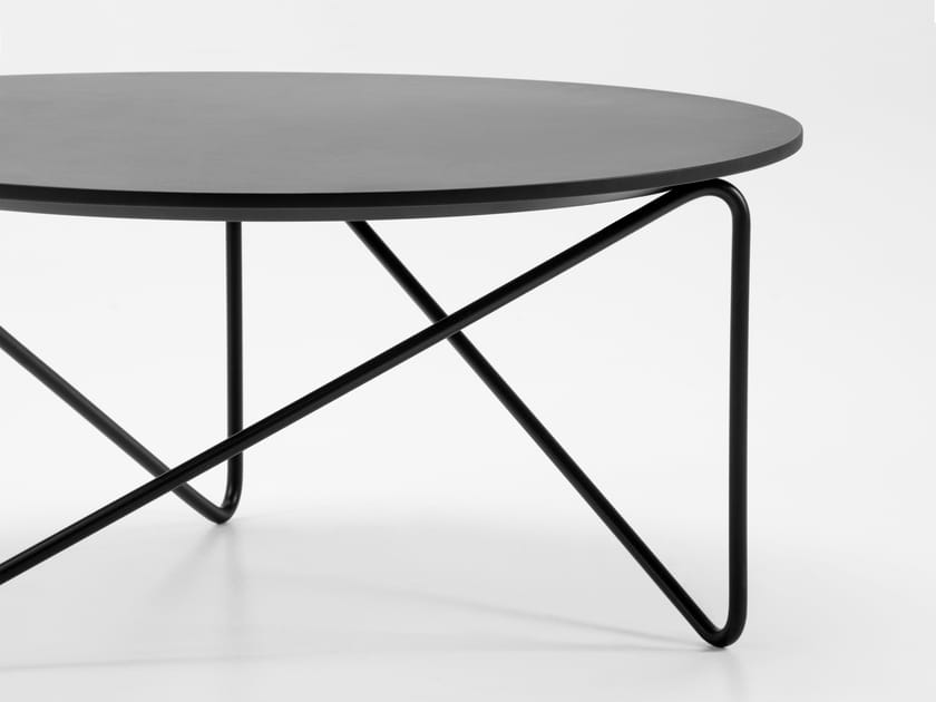 POLYGON Coffee table By prostoria | design Numen / For Use