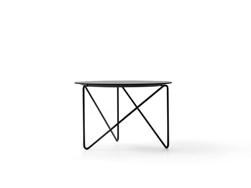POLYGON Round garden side table By Prostoria | design Numen / For Use