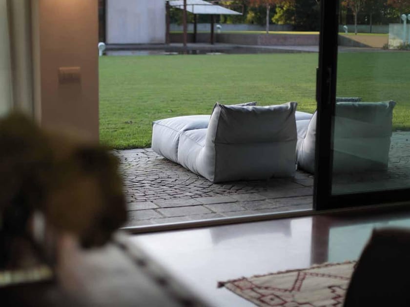 PUFFONE Upholstered fabric Garden daybed By GART | design Gart Creative Lab