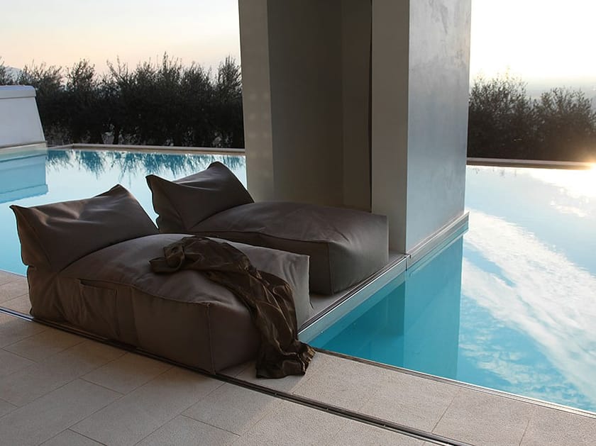 PUFFONE Upholstered fabric Garden daybed By GART | design Gart Creative Lab