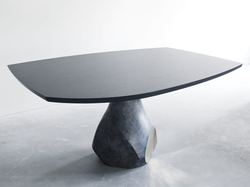 PUKKA table By Van Rossum design Marlieke van Rossum