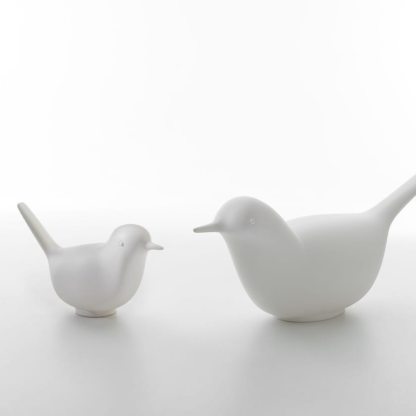 Lampada da tavolo per esterno a LED in polietilene PULCINO - Serralunga ...