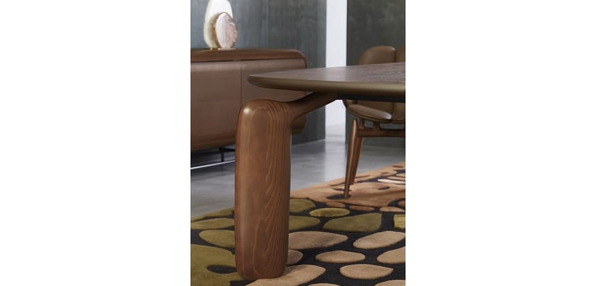 PULP Oval MDF dining table By Roche Bobois | design Eugeni Quitllet