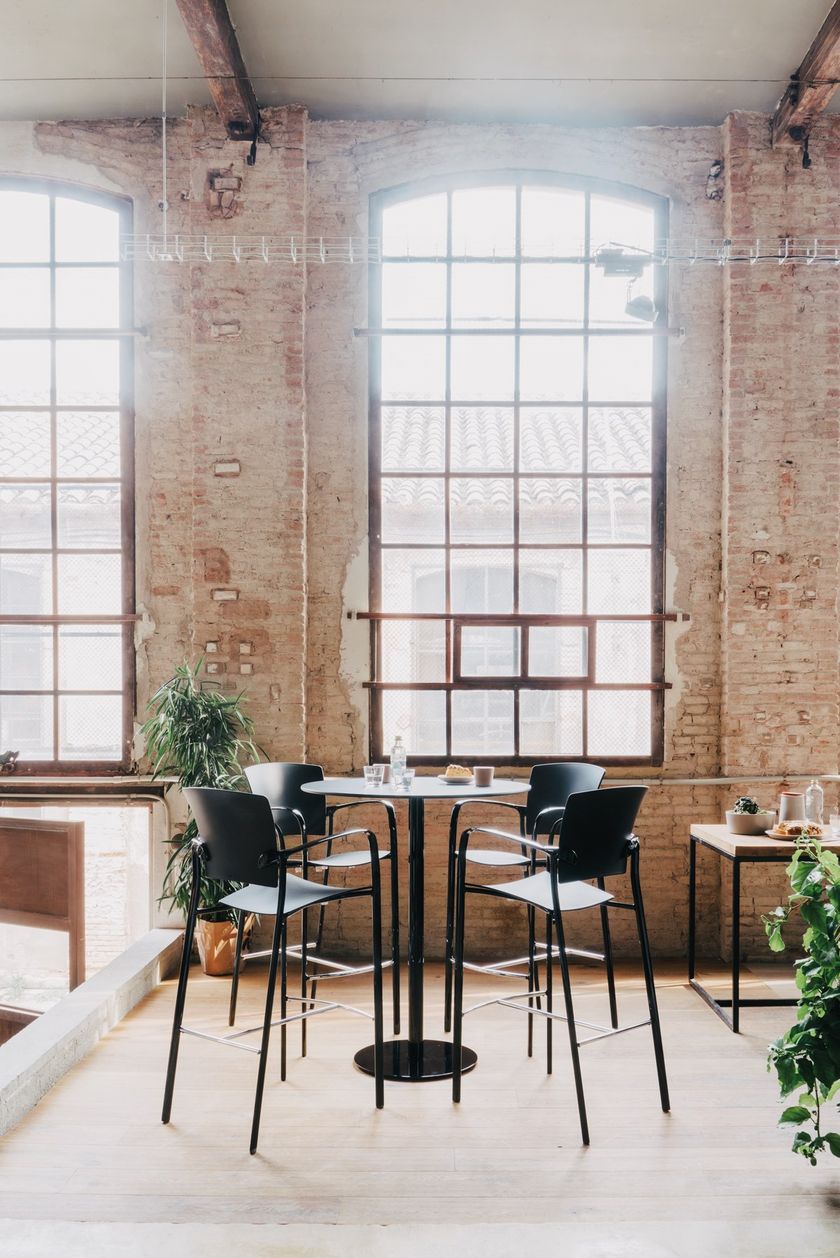 PUNTO Round high table with steel base and HPL top By ENEA