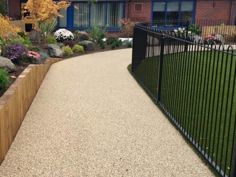 UV stable resin Outdoor continous flooring PATHWAY By SureSet
