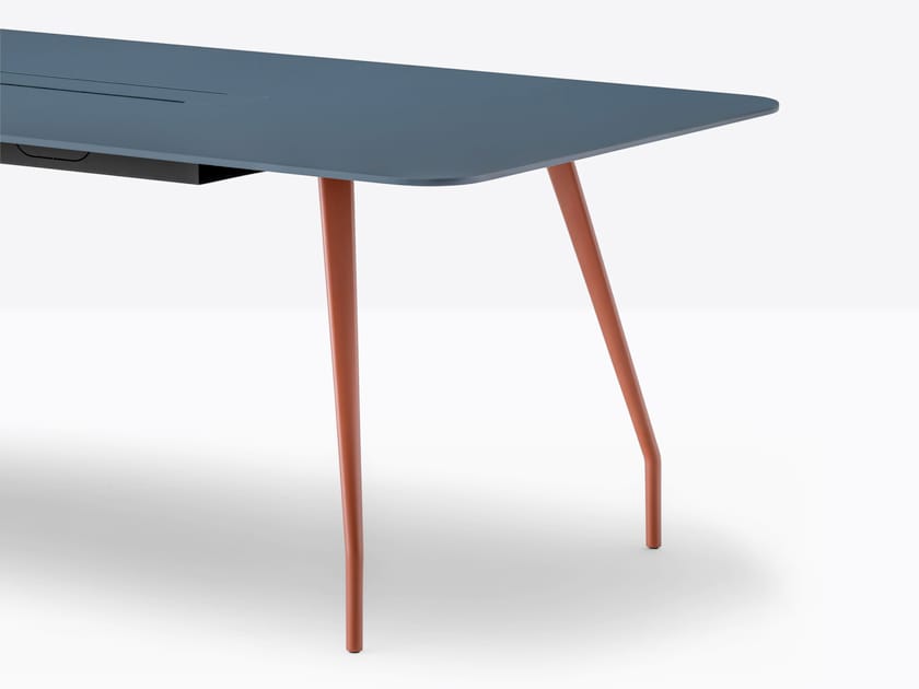 RIZZ OFFICE Meeting table By Pedrali