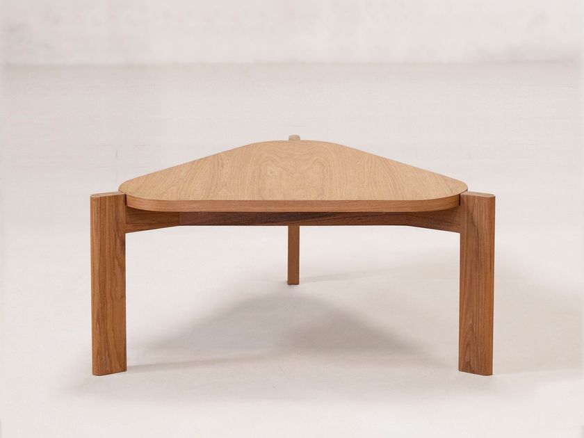 COFFEE TABLE - THREE LEGGED Tavolino By Phantom Hands