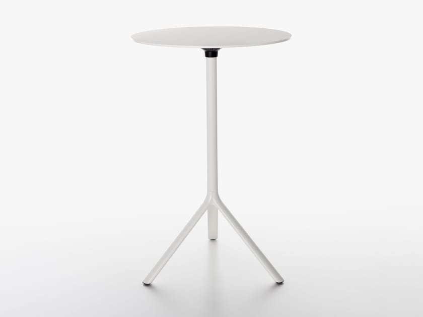 MIURA Round powder coated aluminium high table By Plank | design ...