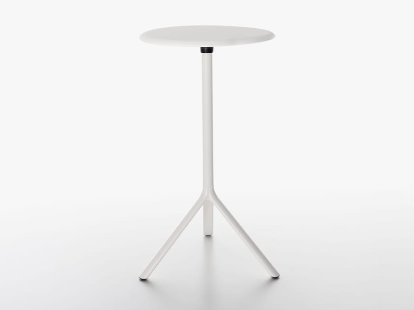 MIURA Round powder coated aluminium high table By Plank | design ...