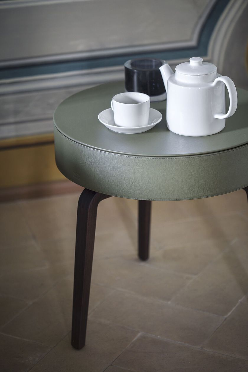 FIORILE Round leather coffee table By Poltrona Frau | design Roberto ...