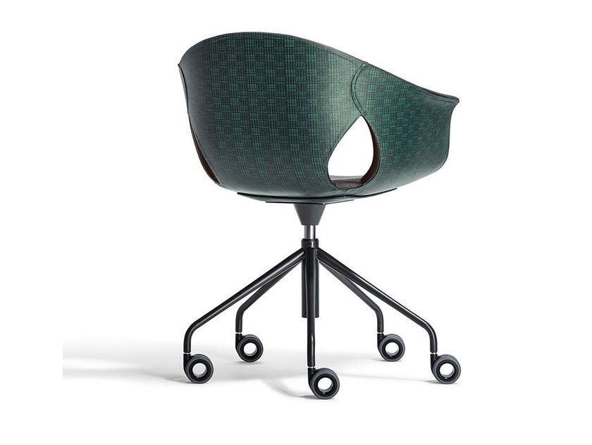 GINGER ALE Leather chair with 5-spoke base By Poltrona Frau