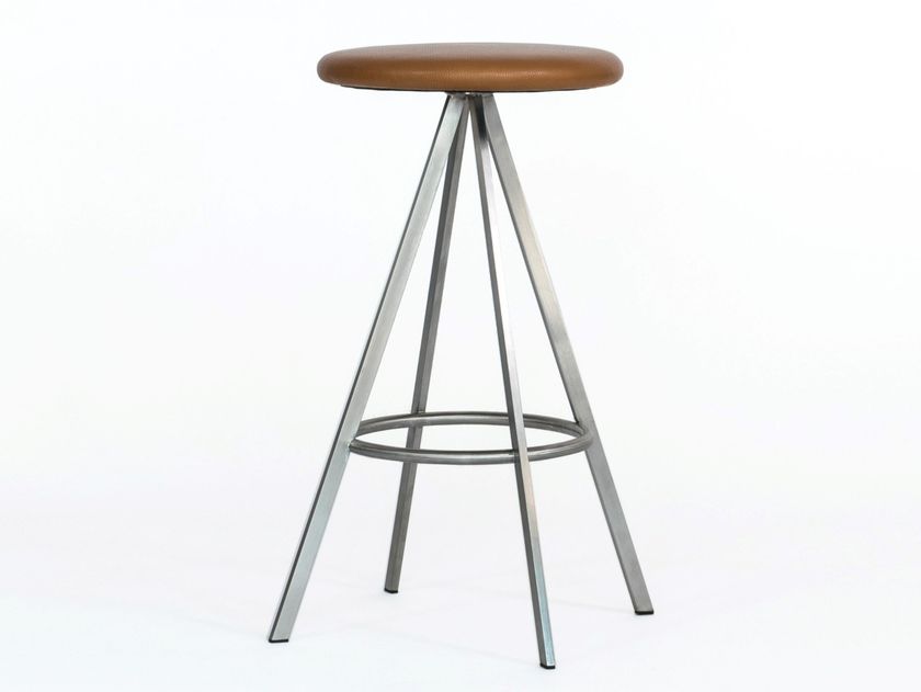 QUAD-SPACE Stool By Case | design Terence Woodgate