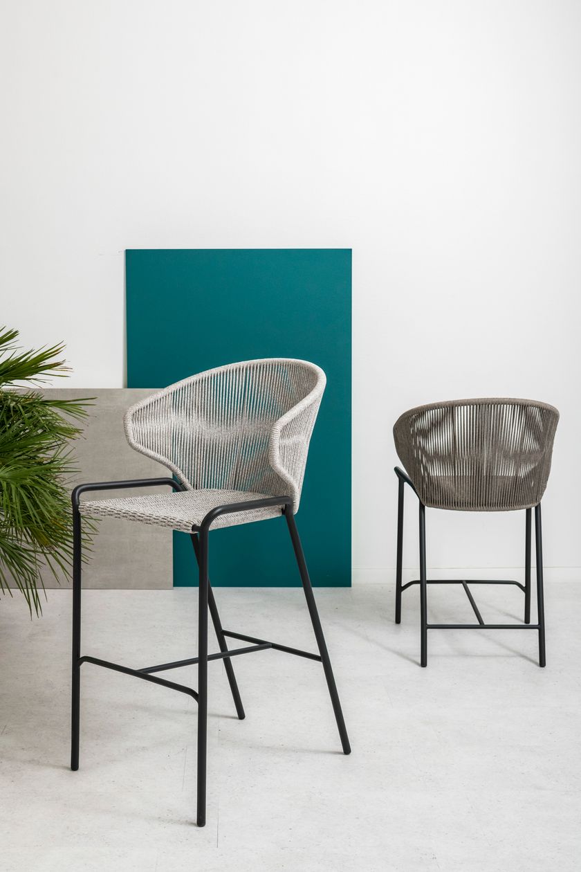 RADOC High metal stool with armrests By MANUTTI | design Stephane De Winter