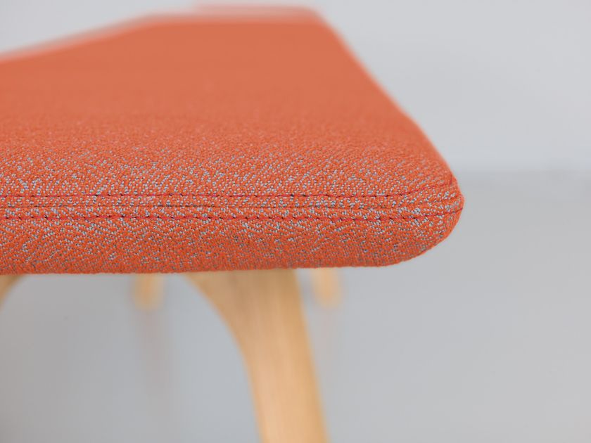 RAIL Upholstered solid wood bench By ZEITRAUM | design kaschkasch