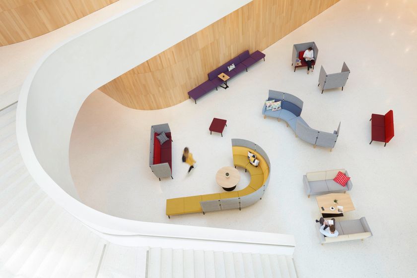 REEFS Boat-shaped table By Dauphin | design Jessica Engelhardt