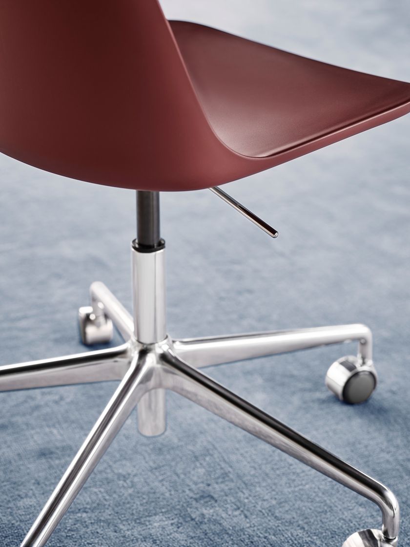 RELY HW28 Office chair By &Tradition