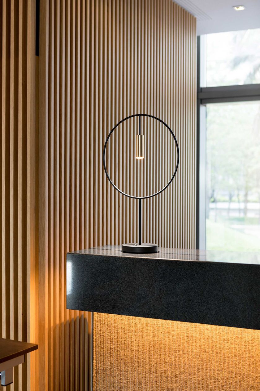 REVOLTA | Table lamp By Estiluz