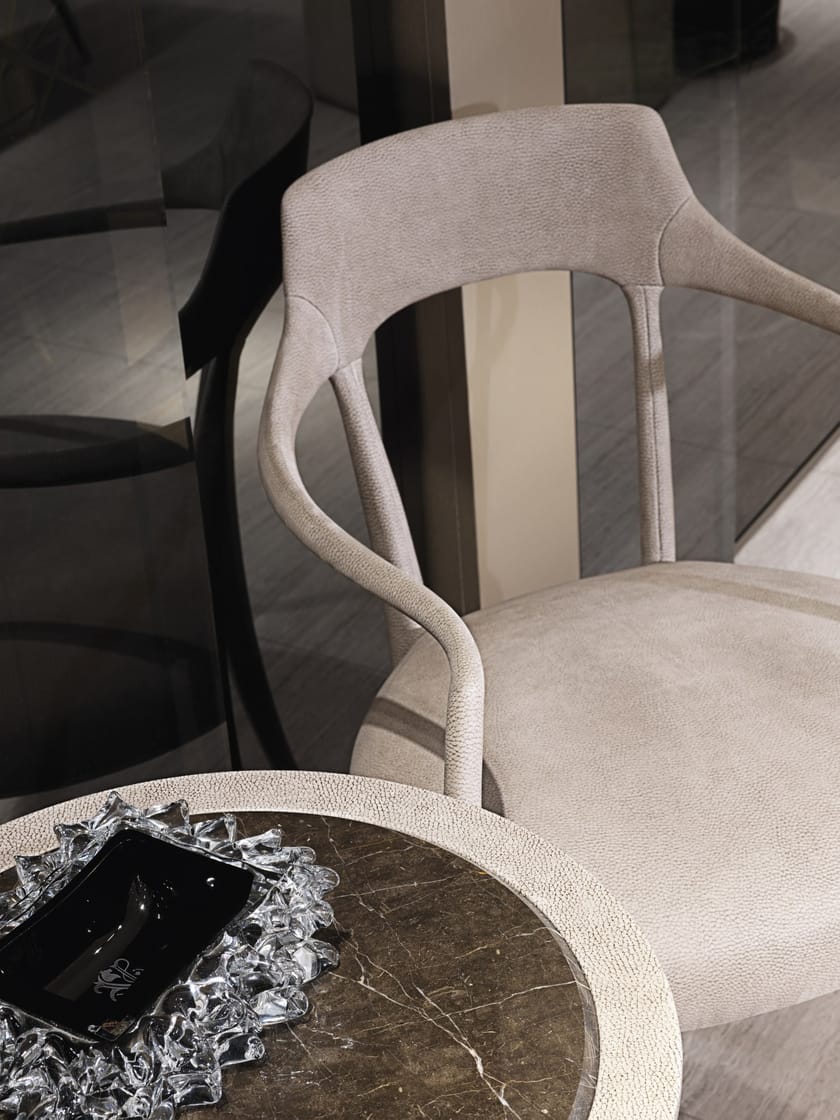 Sedia imbottita in pelle con braccioli RHEA By Visionnaire design Giuseppe Viganò