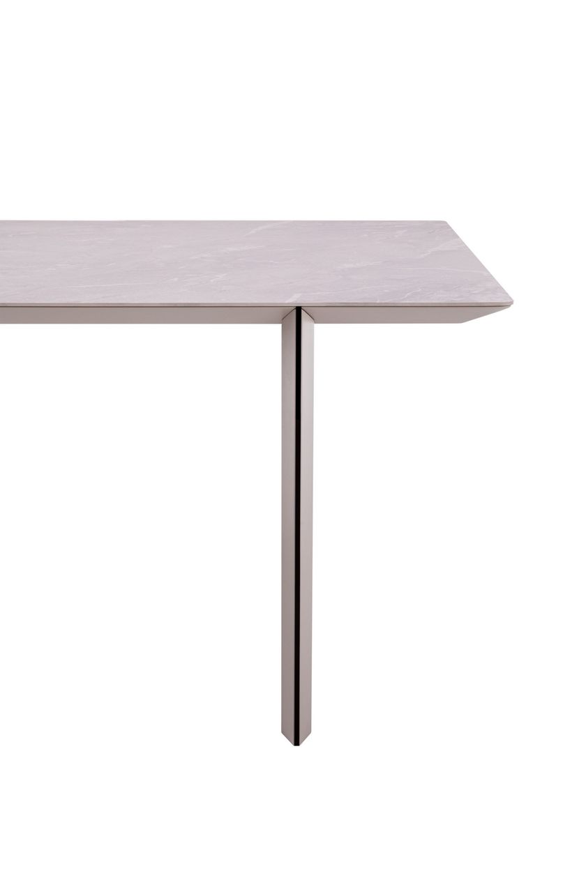 RIC | Dining table By COMO