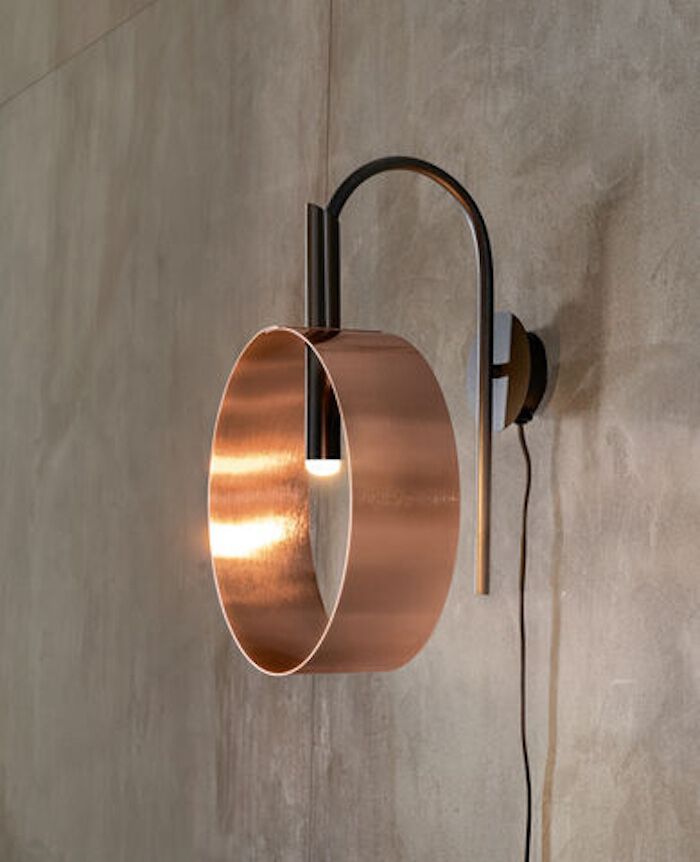 LED LOOP A Luminária de parede LED de metal com pintura By RIFLESSI