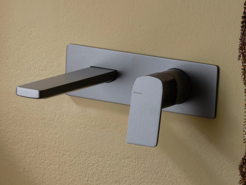 HAPTIC S Wall-mounted single handle brass washbasin mixer By RITMONIO