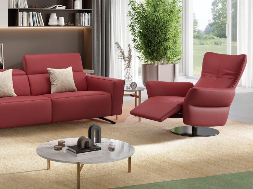 RIVELLO Swivel leather armchair with armrests By Sofanella