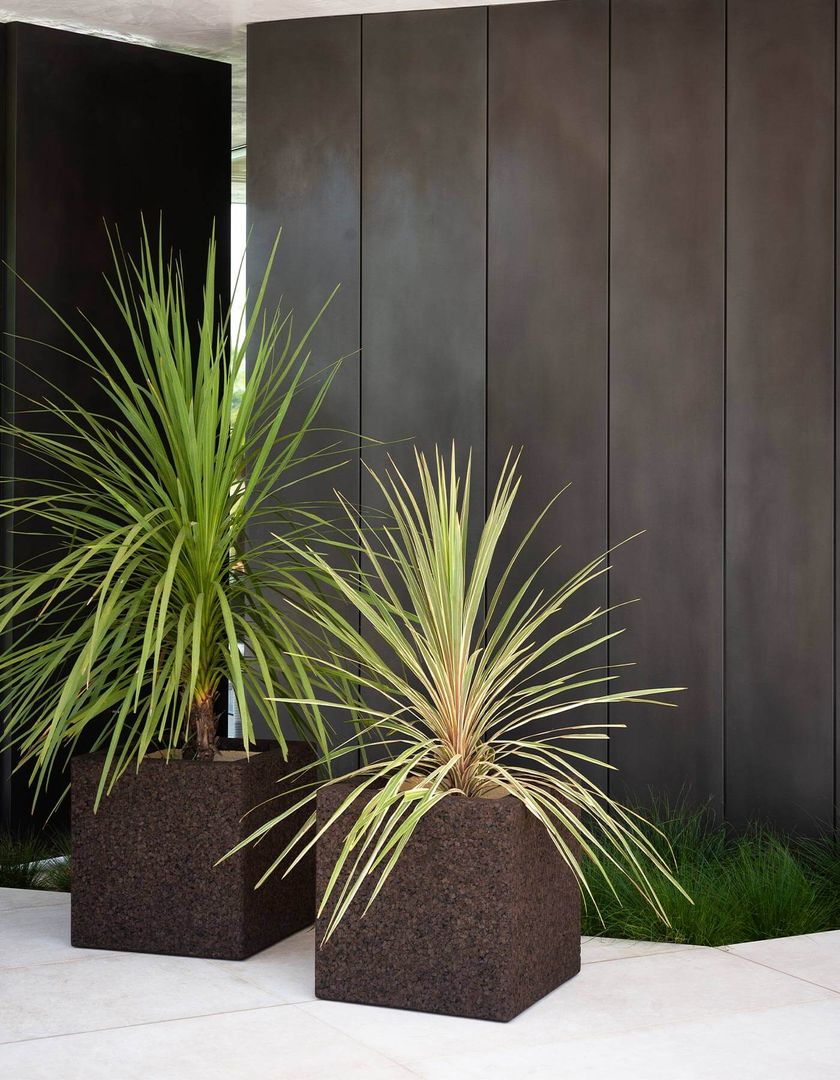 CORTICA 003 Rectangular cork garden vase By RODA