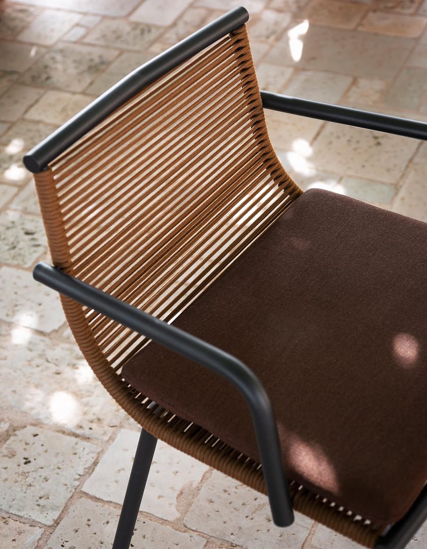 LAZE 椅子 By RODA | design Gordon Guillaumier