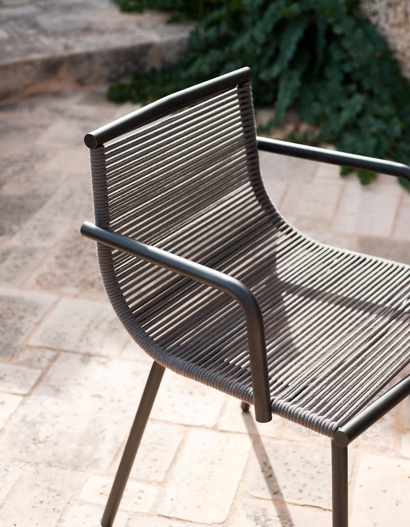 LAZE 椅子 By RODA | design Gordon Guillaumier