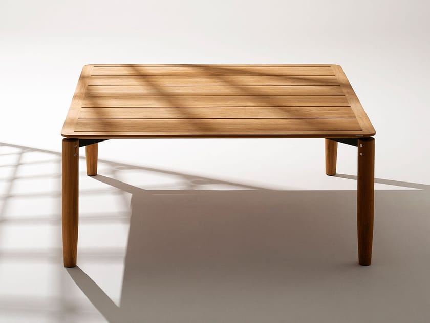 LEVANTE Square teak garden table By RODA | design Piero Lissoni