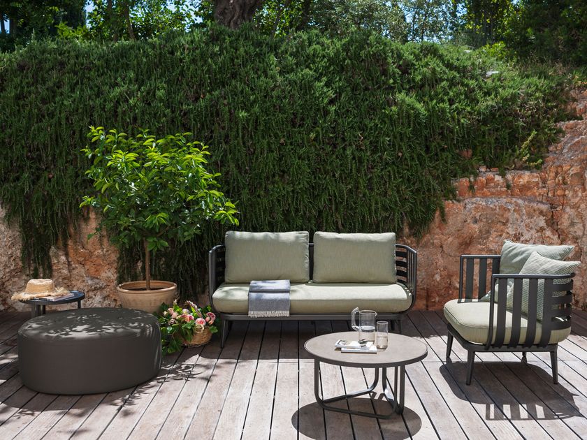 THEA Round garden side table By RODA