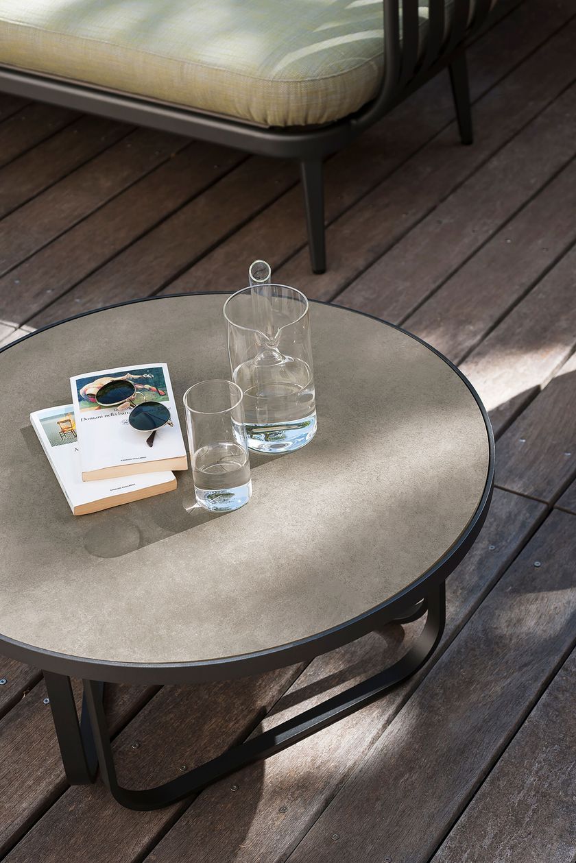THEA Round garden side table By RODA